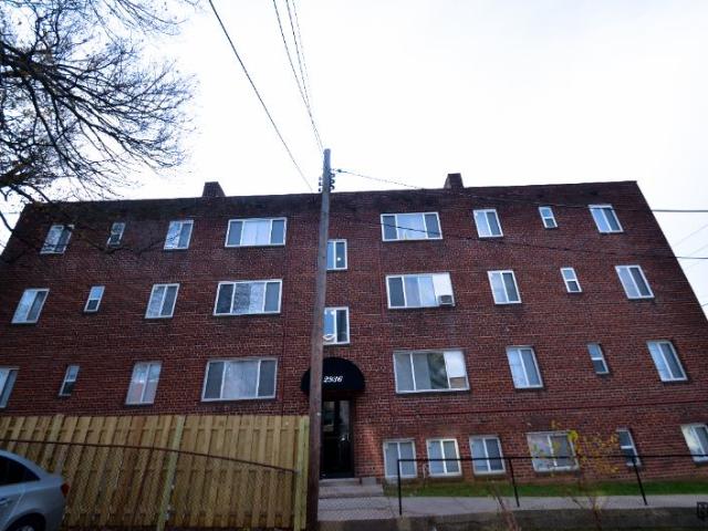Newly Renovated 1 Bedroom and Den Apartments UTIL