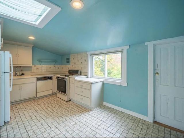 Newly Renovated 1 BR 1 bathroom Unit in Montclair