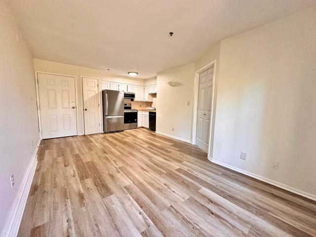 Newly Renovated 1B/1B Condo in Pointe of View located steps from Grand Boulevard!