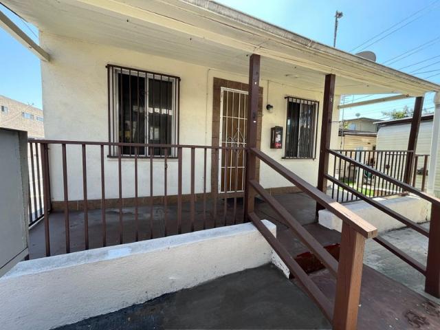 Newly Renovated 1BD 1BA House in a Quiet Gated Com