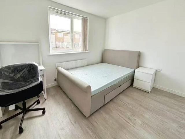 Newly Renovated 2 Bed 2 Bath House with Garden