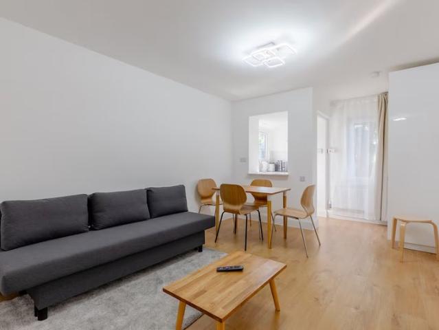 Newly Renovated 2 Bed Flat Near Elizabeth Line E16