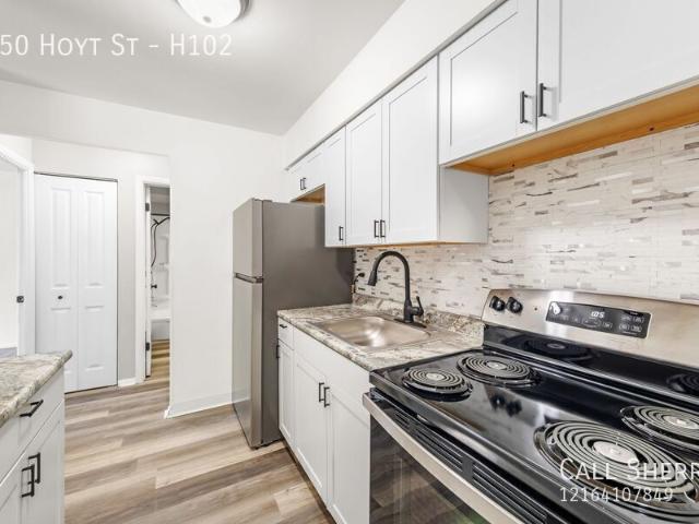 Newly Renovated 2 Bedroom Apartments!