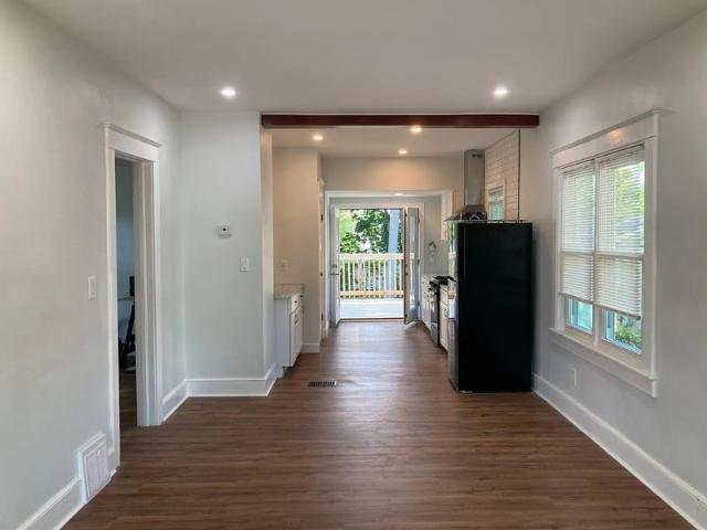 Newly renovated 2 bedroom, 1 bathroom APT for rent