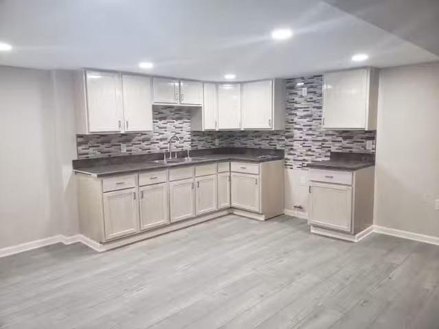 Newly Renovated 2 Bedroom 1 Bathroom Apartment In Chicago Wi.