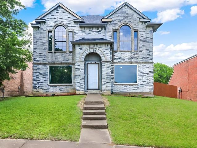 Newly Renovated 2 Story Spacious Home in Mesquite