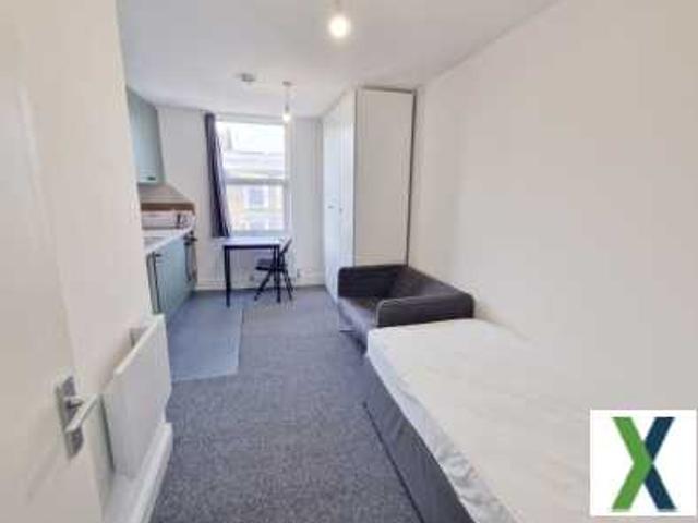 Newly renovated 2nd floor studio flat To Rent on Chatsworth Road, Hackney E5