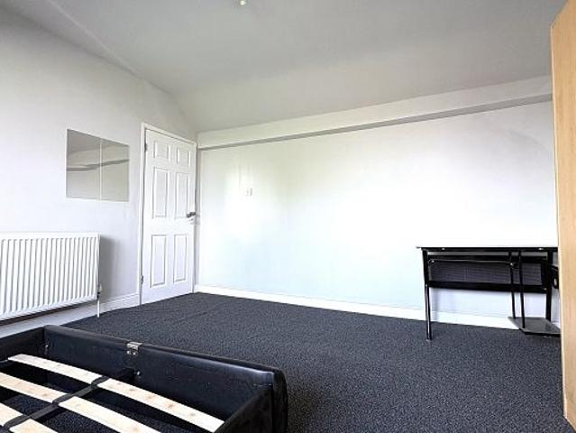 Newly Renovated 4 Bedroom Student Property