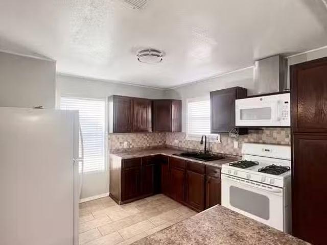 Newly Renovated 4bd/3ba House Near Ray High School inclu.