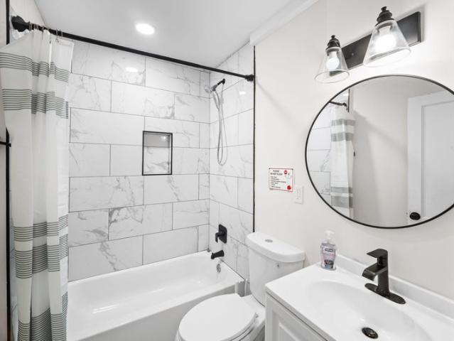 ⭐️ Newly Renovated | 5️⃣ mins to San Marco | Ac