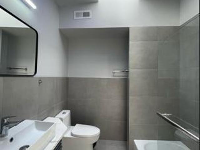 Newly renovated & cozy Baltimore Townhouse with Living room
