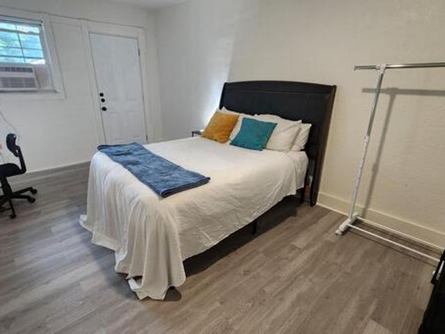 Newly Renovated Cozy Home near I 20 Forest Hill, Fort Worth. Few minutes from Sabre Industries and TCC South Campus