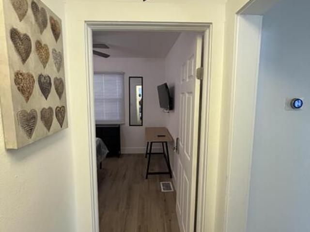 Newly renovated & cozy Orange City House with Backyard
