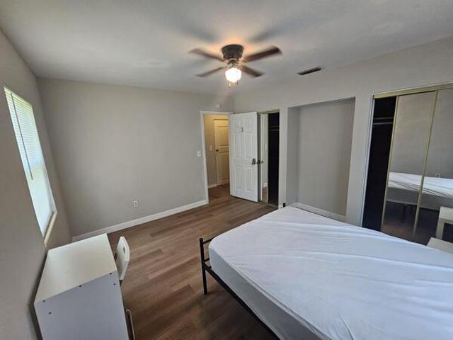 Newly renovated & cozy St. Petersburg House with Dining area