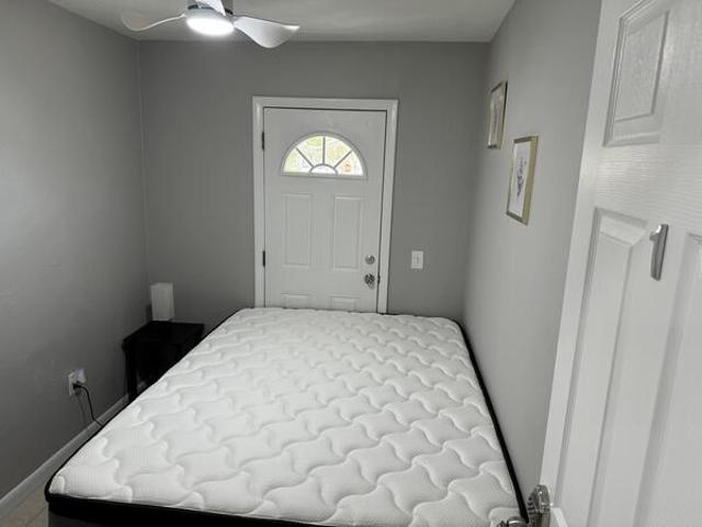 Newly renovated & comfortable Clearwater House