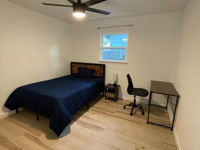Newly renovated & comfortable Austin Duplex / Multiplex with Dining area