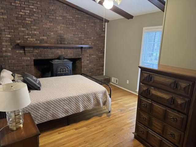 Newly renovated & comfortable Duplex across from Lake Spivey