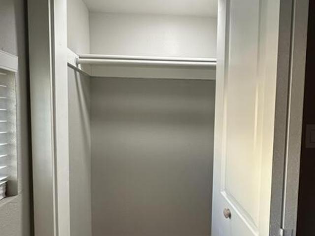 Newly renovated & comfortable Houston Duplex / Multiplex with Workspace
