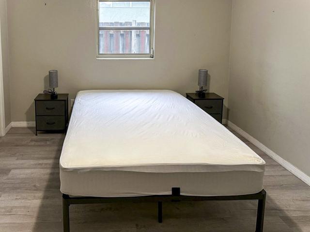 Newly renovated & comfortable Holiday House with Dining area