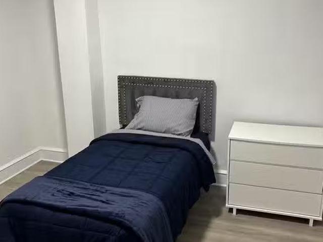 Newly renovated & comfortable Home Close To Temple University.