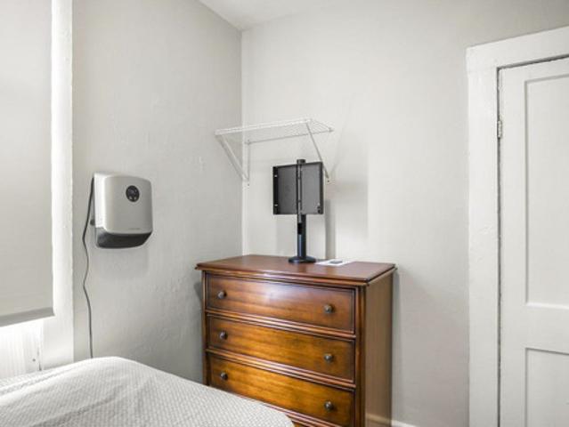 Newly renovated & comfortable Jacksonville Duplex / Multiplex with Backyard
