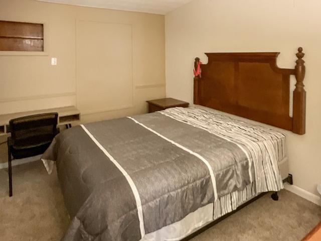 Newly renovated & comfortable Jacksonville House with Dining area