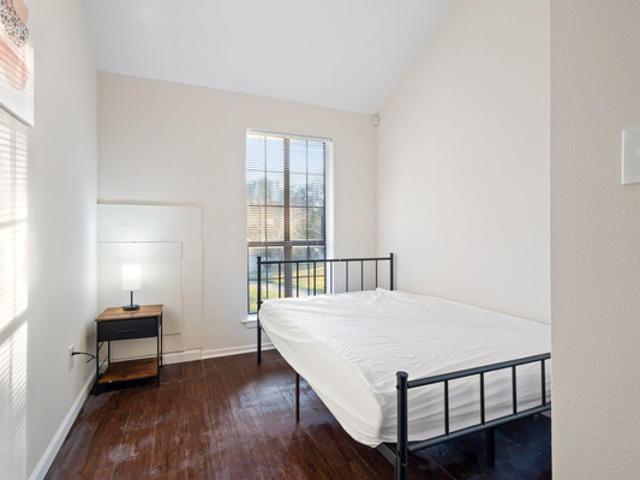 Newly renovated Comfortable Mesquite Property! In a quiet low traffic street, 1 block from public transportation and lots of retail. Fully stocked kitchen and high speed Wifi!