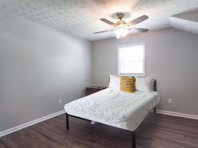 Newly renovated & comfortable Newnan house with 2 refrigerator.
