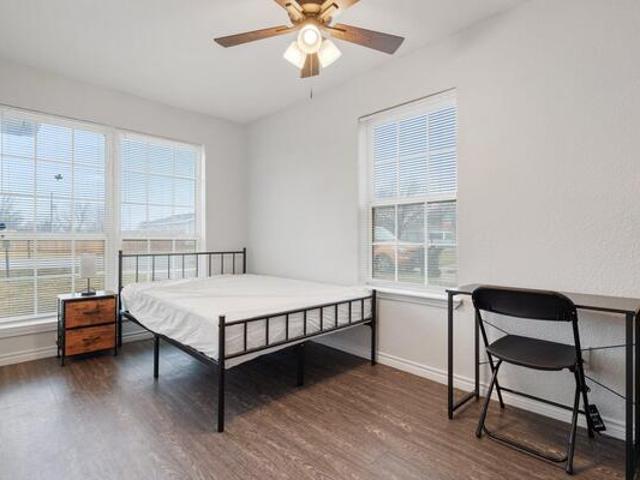 Newly renovated Comfortable Property with low number of members! In a quiet low traffic street. Fully stocked kitchen and high speed Wifi!