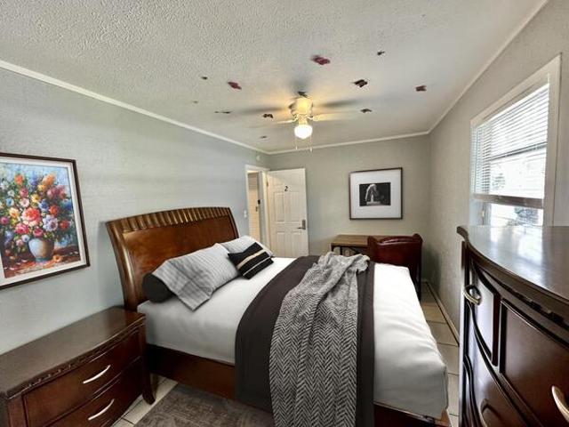 Newly renovated & comfortable Tampa Bungalow with your own work area