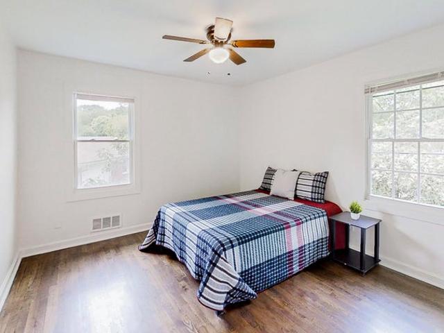Newly Renovated & Comfy Decatur Home Clean, Mode