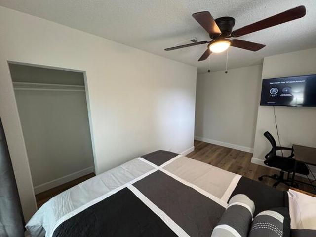 Newly Renovated | Clean & Comfortable | Fast Wifi 1gb | Near Transit | Move In Ready