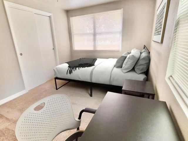 Newly renovated Clearwater Home Dining, Office ar