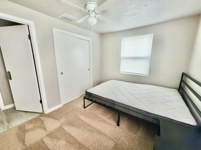 Newly renovated Clearwater Home Dining, Office area, Porch, large backyard, Washer/Dryer included
