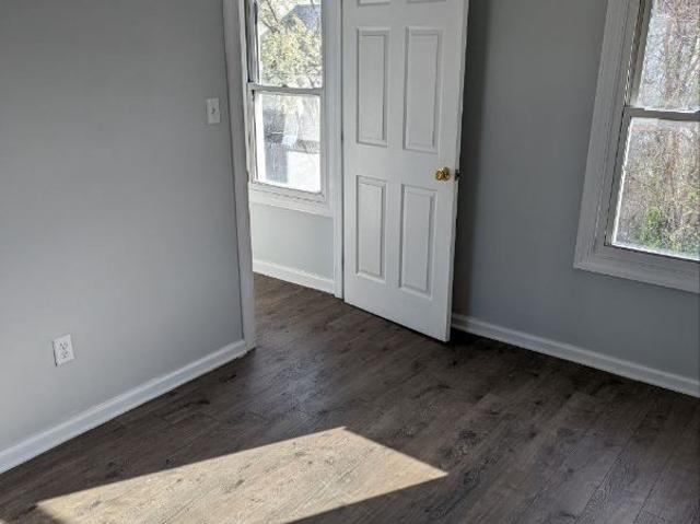 Newly Renovated Apartment Near Many Amenities