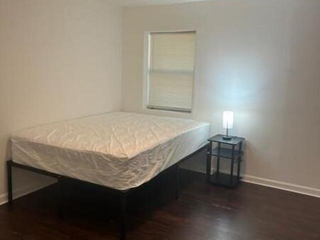 Newly‑Renovated Atlanta Apartment –Fully Furnished Queen Room | Private Electronic Lock, Shared Kitchen + Parking | Top Rated Host