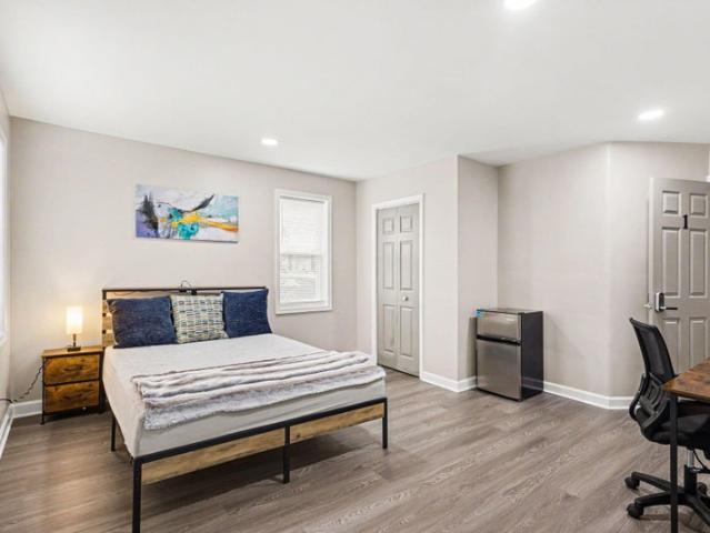 Newly Renovated Baltimore Living Utilities Incl