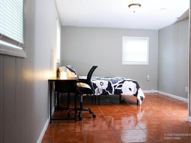 Newly Renovated Baltimore Townhouse | High Quality Finishes • Spacious Dining Area • Modern Comfort & Stylish Living in a Prime Location Near Shops, Transit & Downtown