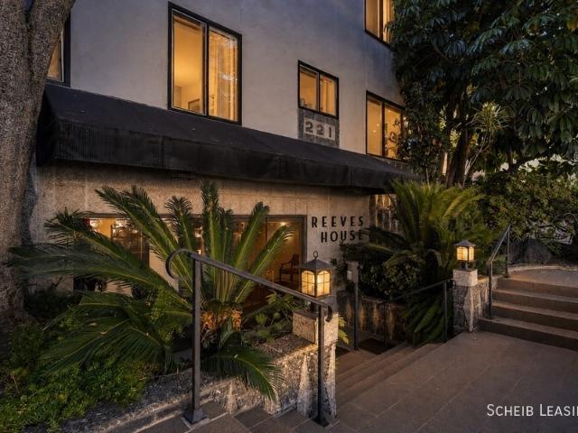 Newly Renovated Beverly Hills Penthouse | Rooftop Deck | 180° Views | 2 Bed + 2 Bath ✨