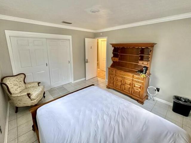 NEWLY RENOVATED beautiful Hillsborough River Tampa House with Dining area. High quality & cozy with Office area