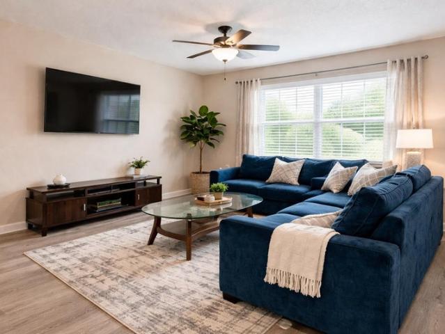 Newly Renovated Bedroom Furnished Home Near Downto