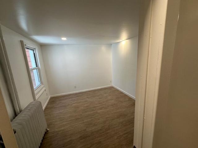 NEWLY Renovated Bedroom, LARGE, SUNNY & QUIET