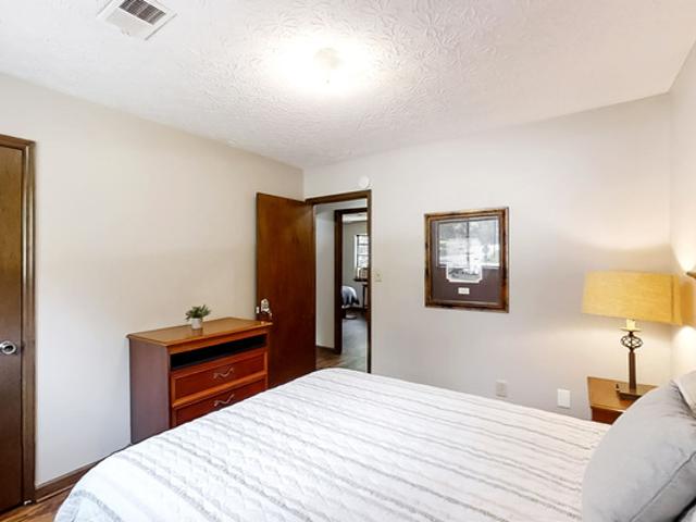 Newly renovated Decatur House with Comfortable Rooms, a Large Backyard and Deck