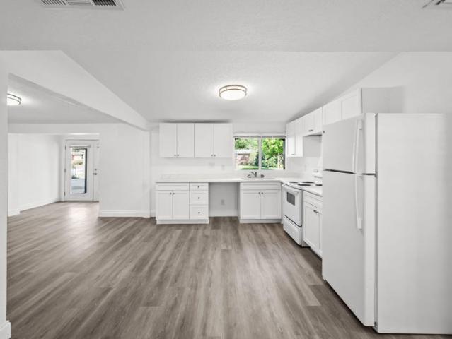 Newly Renovated Dream Home Close to Grocery Stor