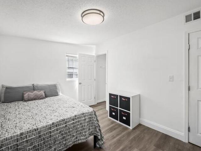 Newly Renovated Dream Home Close to Grocery Stores | 10 Minutes to River City Marketplace