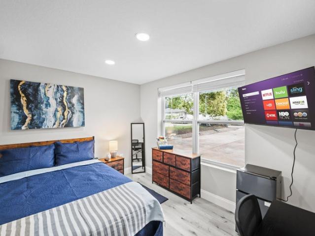 Newly Renovated ️ | ️ Dual Kitchens | TV &