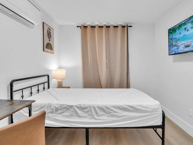Newly Renovated | Dual Kitchens | Smart TVs in each room – Perfect for comfort, style & convenience