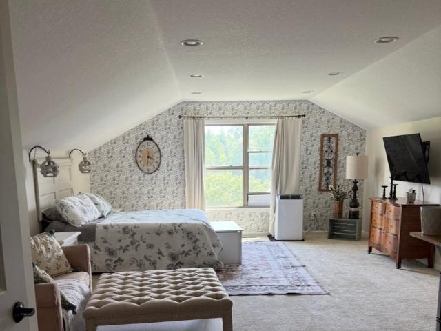 Newly Renovated, Fully Furnished, ensuite