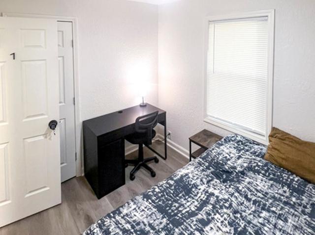 Newly renovated Kansas City House with modern finishes. Comfortable and affordable living!