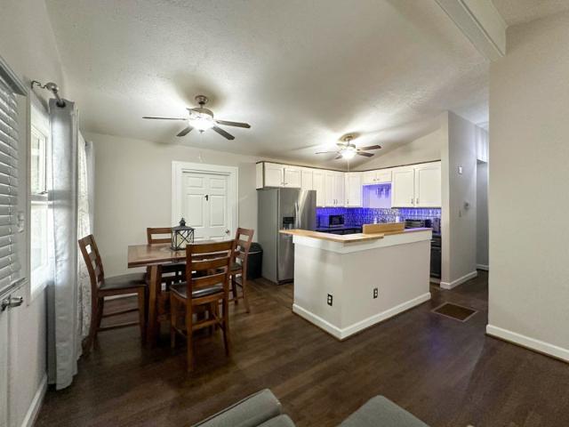 Newly Renovated Kennesaw House with Backyard, porc